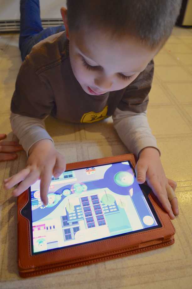 Intro to Coding with the Dash & Dot Robots (made by Wonder Workshop)